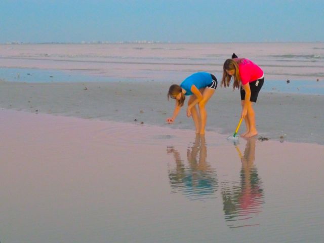 Sanibel Stoop Scenes | I Love Shelling