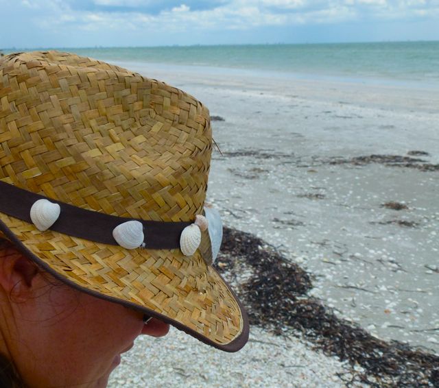 Barefootin’ With Shelling Sistas | I Love Shelling