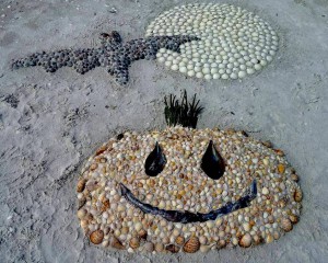 Happy Shelloween with Ghosts and Goblins By The Sea | I Love Shelling